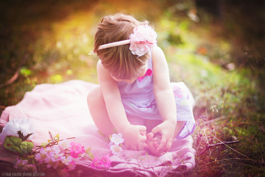 PHOTOGRAPHE ENFANT | SEANCE PETITE FILLE EN FORET | PHOTOGRAPHE DU ...