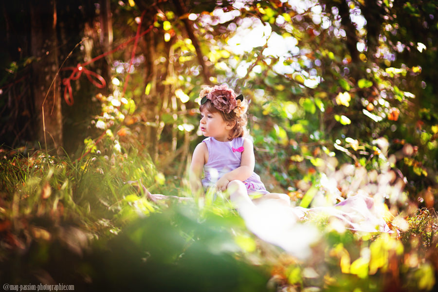 PHOTOGRAPHE ENFANT | SEANCE PETITE FILLE EN FORET | PHOTOGRAPHE DU ...